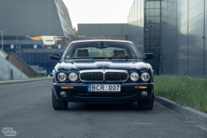 Blue Jaguar XJ 2001 in Vilnius, with an engine capacity of 3.20 L and mileage of 185 thousand km for 6200 €, photo 5 on AUTOMOTO.COM.LV