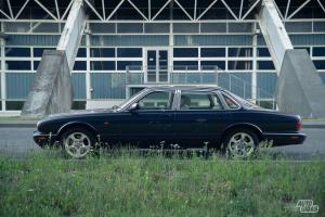 Blue Jaguar XJ 2001 in Vilnius, with an engine capacity of 3.20 L and mileage of 185 thousand km for 6200 €, photo 7 on AUTOMOTO.COM.LV