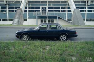 Blue Jaguar XJ 2001 in Vilnius, with an engine capacity of 3.20 L and mileage of 185 thousand km for 6200 €, photo 8 on AUTOMOTO.COM.LV