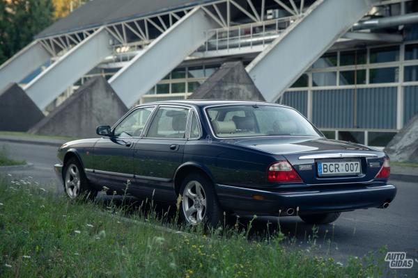 Blue Jaguar XJ 2001 in Vilnius, with an engine capacity of 3.20 L and mileage of 185 thousand km for 6200 €, photo 8 on AUTOMOTO.COM.LV