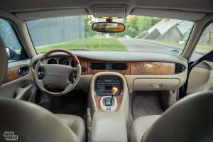 Blue Jaguar XJ 2001 in Vilnius, with an engine capacity of 3.20 L and mileage of 185 thousand km for 6200 €, photo 12 on AUTOMOTO.COM.LV