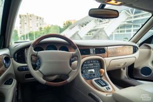 Blue Jaguar XJ 2001 in Vilnius, with an engine capacity of 3.20 L and mileage of 185 thousand km for 6200 €, photo 13 on AUTOMOTO.COM.LV