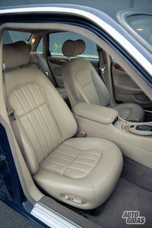 Blue Jaguar XJ 2001 in Vilnius, with an engine capacity of 3.20 L and mileage of 185 thousand km for 6200 €, photo 14 on AUTOMOTO.COM.LV
