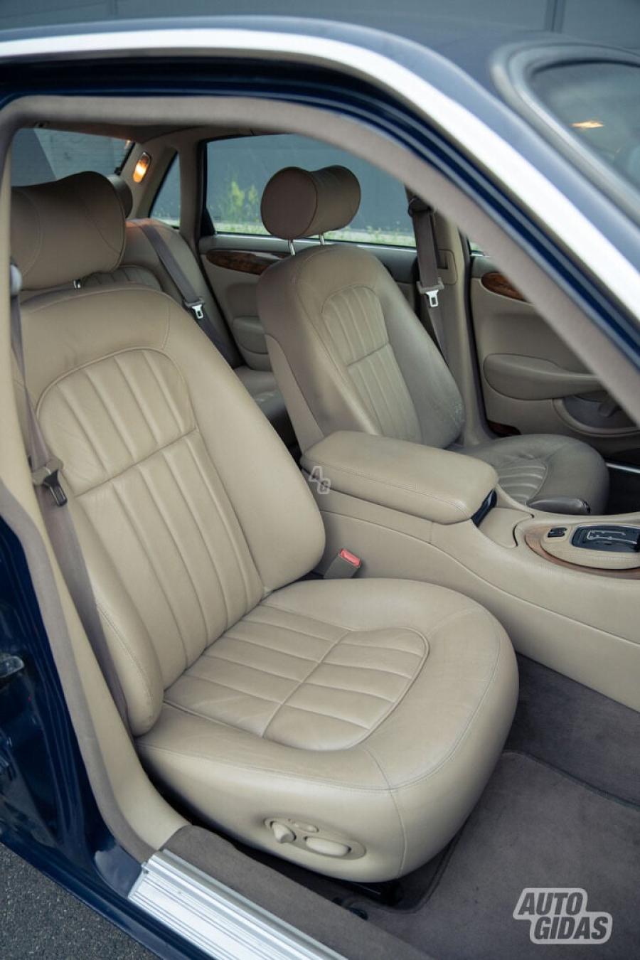 Blue Jaguar XJ 2001 in Vilnius, with an engine capacity of 3.20 L and mileage of 185 thousand km for 6200 €, photo 14 on AUTOMOTO.COM.LV