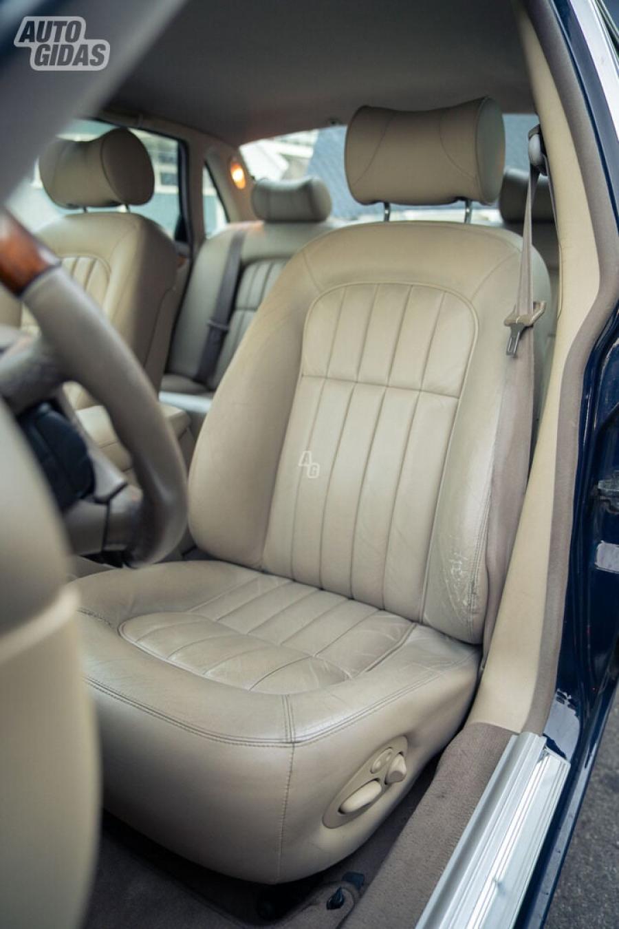Blue Jaguar XJ 2001 in Vilnius, with an engine capacity of 3.20 L and mileage of 185 thousand km for 6200 €, photo 15 on AUTOMOTO.COM.LV