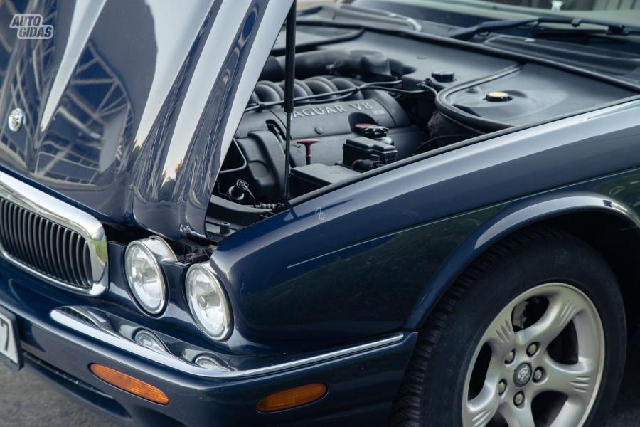 Blue Jaguar XJ 2001 in Vilnius, with an engine capacity of 3.20 L and mileage of 185 thousand km for 6200 €, photo 20 on AUTOMOTO.COM.LV