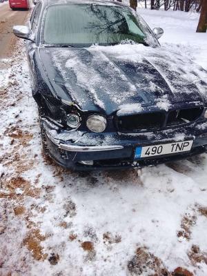 Blue Jaguar XJ 2006 in Vilnius, with an engine capacity of 2.70 L and mileage of 287 thousand km for 6600 €, photo 2 on AUTOMOTO.COM.LV