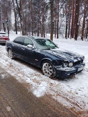 Blue Jaguar XJ 2006 in Vilnius, with an engine capacity of 2.70 L and mileage of 287 thousand km for 6600 €, photo 3 on AUTOMOTO.COM.LV