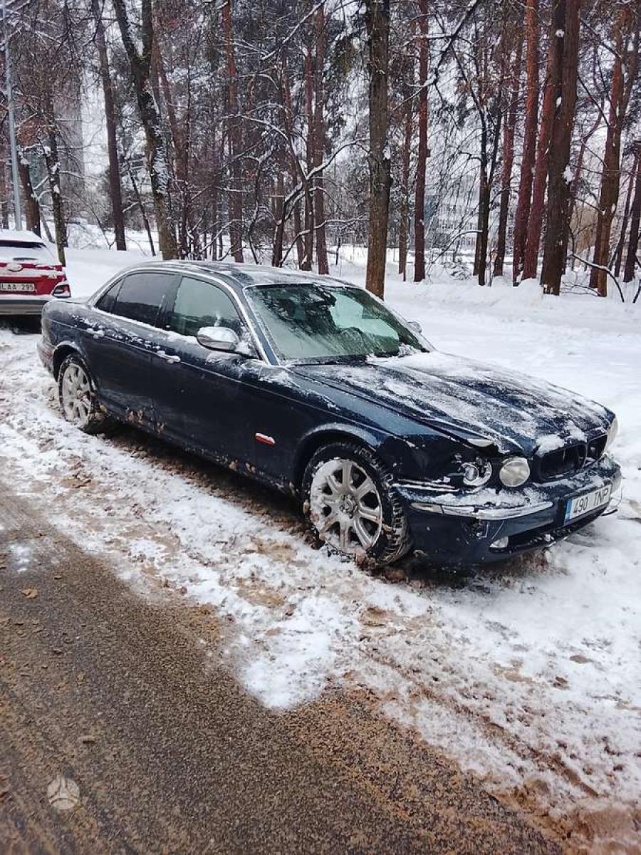 Blue Jaguar XJ 2006 in Vilnius, with an engine capacity of 2.70 L and mileage of 287 thousand km for 6600 €, photo 3 on AUTOMOTO.COM.LV