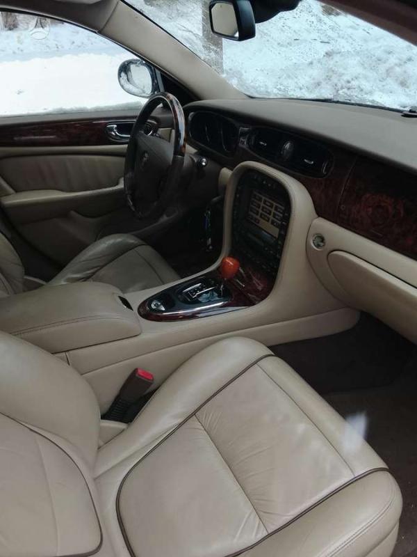 Zils Jaguar XJ 2006 Viļņa, ar dzinēja tilpumu 2.70 L un nobraukumu 287 tūkst. km par 6600 €, foto 5 vietnē AUTOMOTO.COM.LV