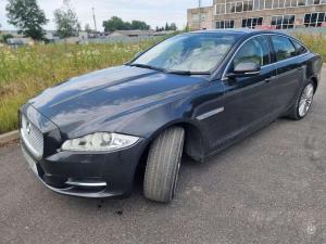 Blue Jaguar XJ 2011 in Jonava, with an engine capacity of 2.99 L and mileage of 144 thousand km for 4599 €, photo 5 on AUTOMOTO.COM.LV