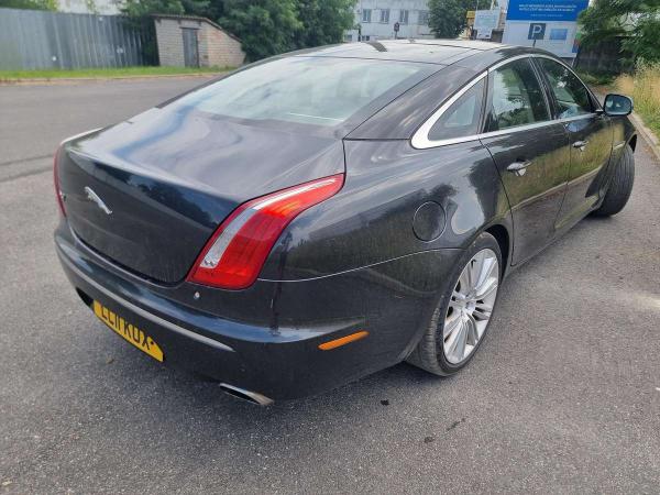 Blue Jaguar XJ 2011 in Jonava, with an engine capacity of 2.99 L and mileage of 144 thousand km for 4599 €, photo 8 on AUTOMOTO.COM.LV
