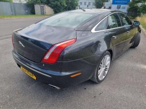 Blue Jaguar XJ 2011 in Jonava, with an engine capacity of 2.99 L and mileage of 144 thousand km for 4599 €, photo 9 on AUTOMOTO.COM.LV