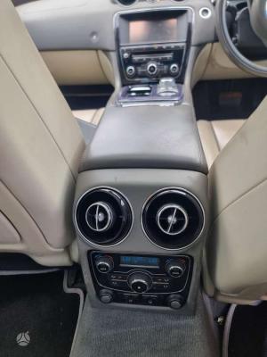 Blue Jaguar XJ 2011 in Jonava, with an engine capacity of 2.99 L and mileage of 144 thousand km for 4599 €, photo 14 on AUTOMOTO.COM.LV