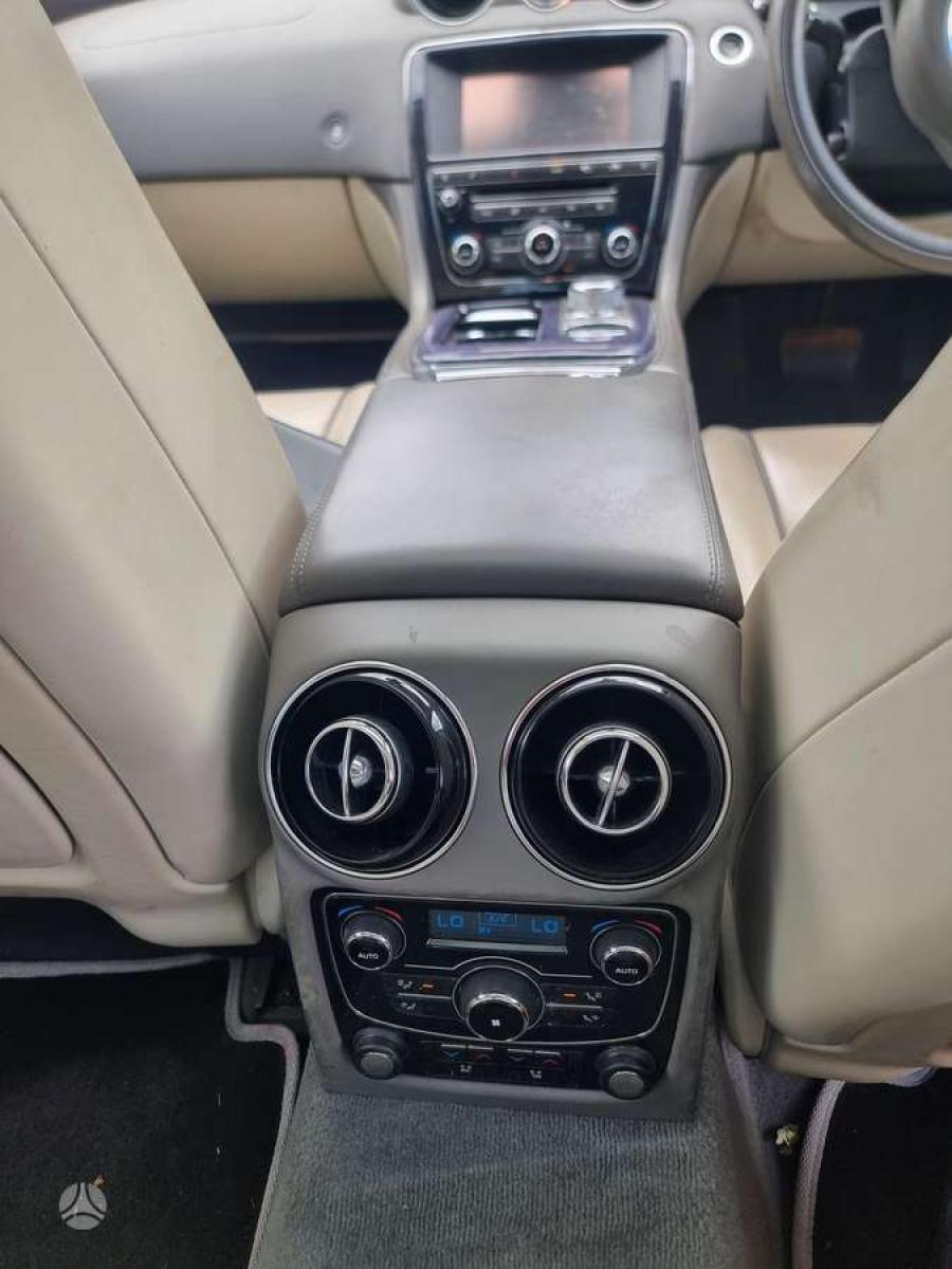 Blue Jaguar XJ 2011 in Jonava, with an engine capacity of 2.99 L and mileage of 144 thousand km for 4599 €, photo 14 on AUTOMOTO.COM.LV