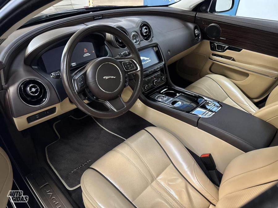 Zils Jaguar XJ 2017 Viļņa, ar dzinēja tilpumu 3.00 L un nobraukumu 79 tūkst. km par 19900 €, foto 8 vietnē AUTOMOTO.COM.LV