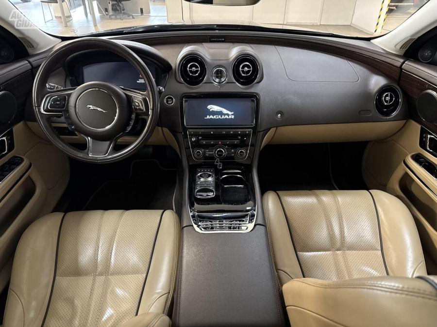 Zils Jaguar XJ 2017 Viļņa, ar dzinēja tilpumu 3.00 L un nobraukumu 79 tūkst. km par 19900 €, foto 12 vietnē AUTOMOTO.COM.LV