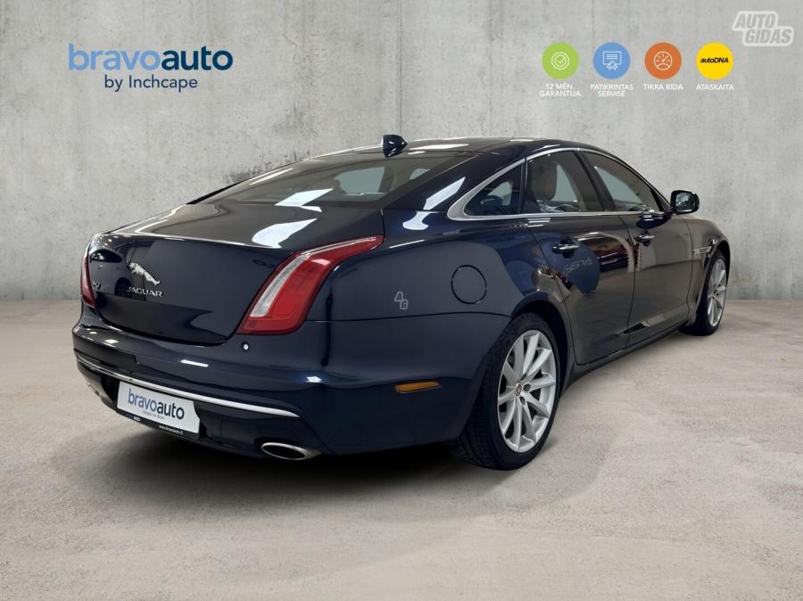 Zils Jaguar XJ 2017 Viļņa, ar dzinēja tilpumu 3.00 L un nobraukumu 79 tūkst. km par 19000 €, foto 6 vietnē AUTOMOTO.COM.LV