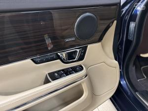 Zils Jaguar XJ 2017 Viļņa, ar dzinēja tilpumu 3.00 L un nobraukumu 79 tūkst. km par 19000 €, foto 10 vietnē AUTOMOTO.COM.LV