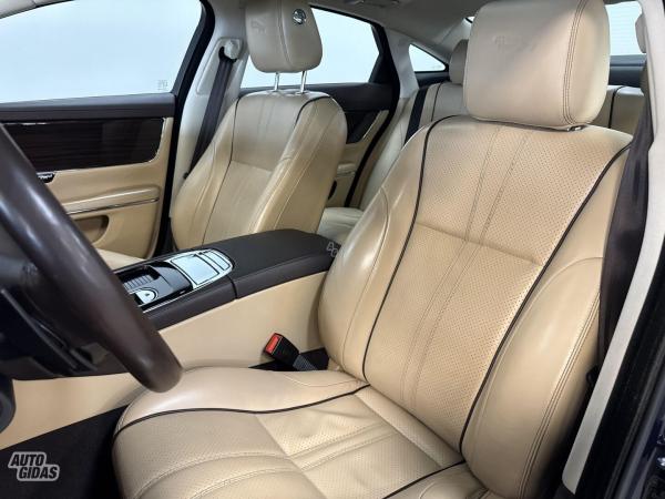 Zils Jaguar XJ 2017 Viļņa, ar dzinēja tilpumu 3.00 L un nobraukumu 79 tūkst. km par 19000 €, foto 10 vietnē AUTOMOTO.COM.LV