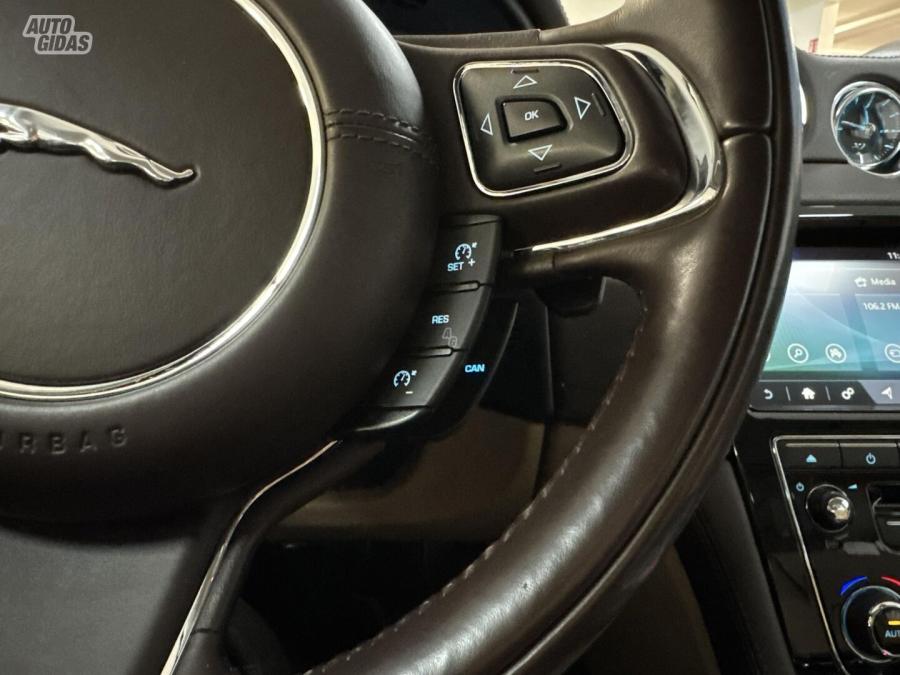 Zils Jaguar XJ 2017 Viļņa, ar dzinēja tilpumu 3.00 L un nobraukumu 79 tūkst. km par 19000 €, foto 18 vietnē AUTOMOTO.COM.LV