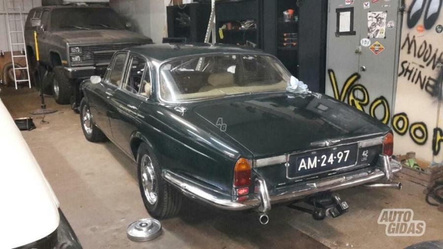 Zaļš Jaguar XJ 1971 Viļņa, ar dzinēja tilpumu 4.20 L un nobraukumu 74 tūkst. km par 7800 €, foto 3 vietnē AUTOMOTO.COM.LV