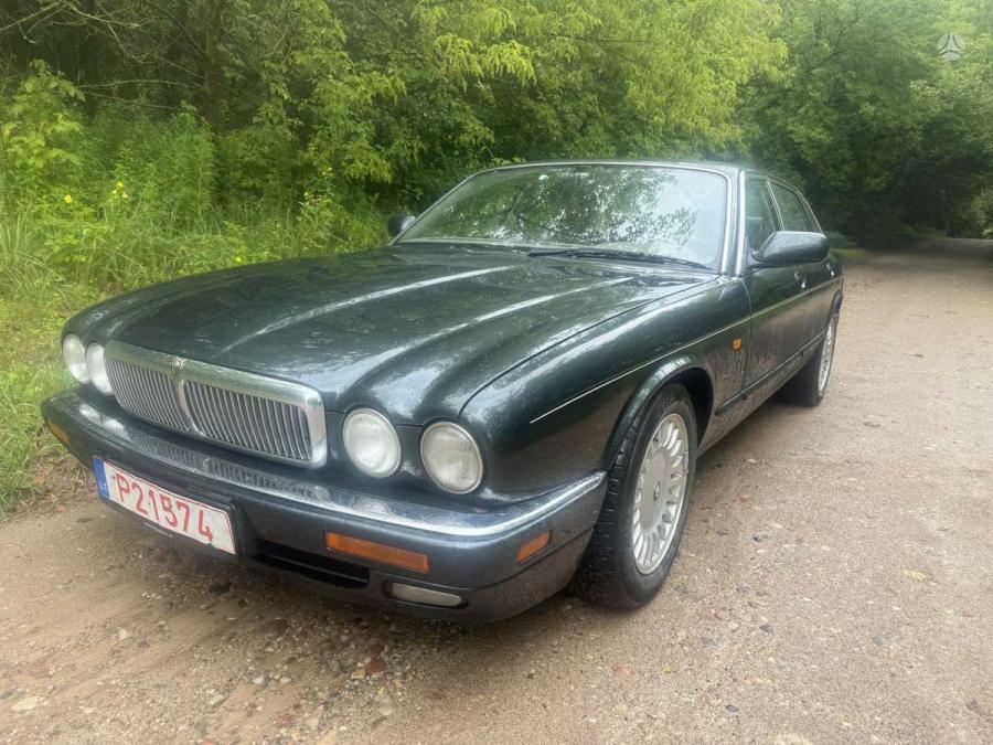 Zaļš Jaguar XJ 1997 Viļņa, ar dzinēja tilpumu 4.00 L un nobraukumu 182 tūkst. km par 9996 €, foto 1 vietnē AUTOMOTO.COM.LV