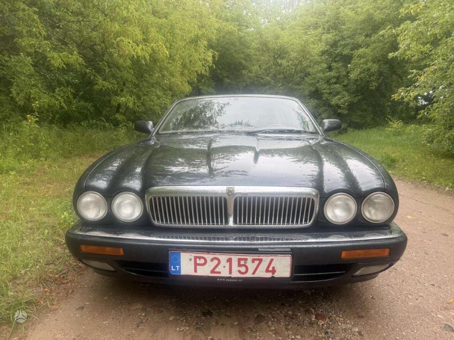 Zaļš Jaguar XJ 1997 Viļņa, ar dzinēja tilpumu 4.00 L un nobraukumu 182 tūkst. km par 9996 €, foto 2 vietnē AUTOMOTO.COM.LV