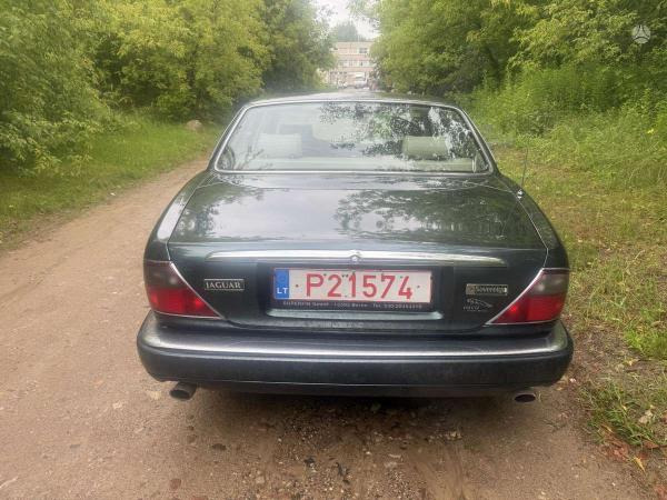 Green Jaguar XJ 1997 in Vilnius, with an engine capacity of 4.00 L and mileage of 182 thousand km for 9996 €, photo 5 on AUTOMOTO.COM.LV