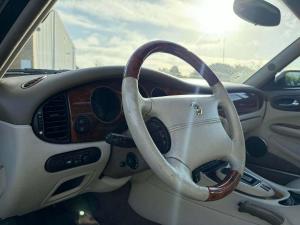 Green Jaguar XJ 1997 in Vilnius, with an engine capacity of 4.00 L and mileage of 308 thousand km for 5999 €, photo 7 on AUTOMOTO.COM.LV
