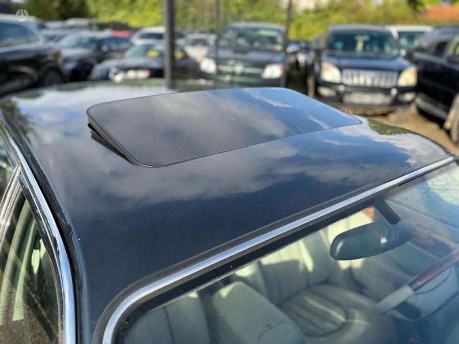 Green Jaguar XJ 1997 in Vilnius, with an engine capacity of 4.00 L and mileage of 308 thousand km for 5999 €, photo 16 on AUTOMOTO.COM.LV