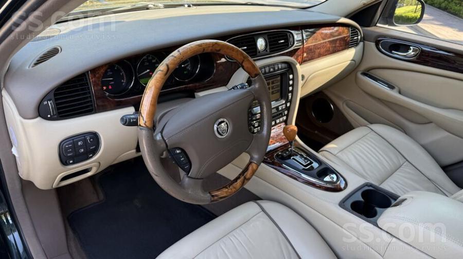 Zaļš Jaguar XJ 2007 Jūrmala, ar dzinēja tilpumu 2.70 L un nobraukumu 0 tūkst. km par 8950 €, foto 33 vietnē AUTOMOTO.COM.LV