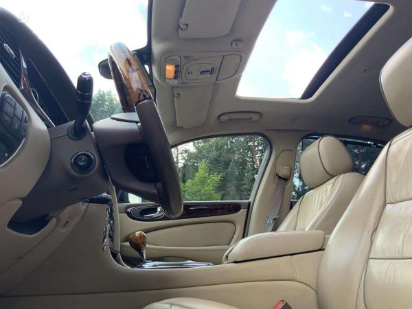 Zaļš Jaguar XJ 2007 Viļņa, ar dzinēja tilpumu 2.72 L un nobraukumu 333 tūkst. km par 7500 €, foto 4 vietnē AUTOMOTO.COM.LV