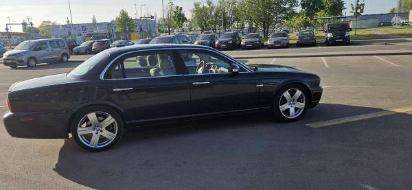 Green Jaguar XJ 2008 in Klaipeda, with an engine capacity of 4.20 L and mileage of 77 thousand km for 7999 €, photo 4 on AUTOMOTO.COM.LV
