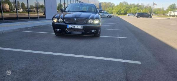 Green Jaguar XJ 2008 in Klaipeda, with an engine capacity of 4.20 L and mileage of 77 thousand km for 7999 €, photo 11 on AUTOMOTO.COM.LV