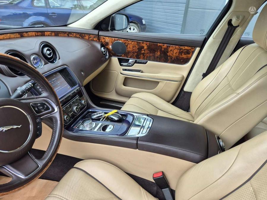 Zaļš Jaguar XJ 2010 Utena, ar dzinēja tilpumu 2.99 L un nobraukumu 194 tūkst. km par 7990 €, foto 9 vietnē AUTOMOTO.COM.LV