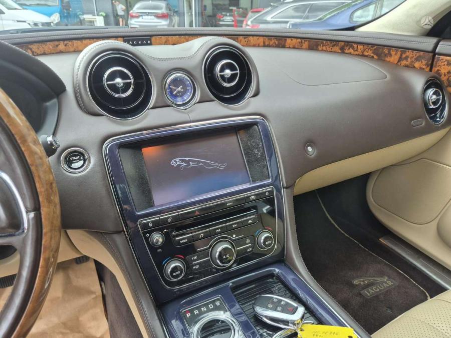Zaļš Jaguar XJ 2010 Utena, ar dzinēja tilpumu 2.99 L un nobraukumu 194 tūkst. km par 7990 €, foto 13 vietnē AUTOMOTO.COM.LV