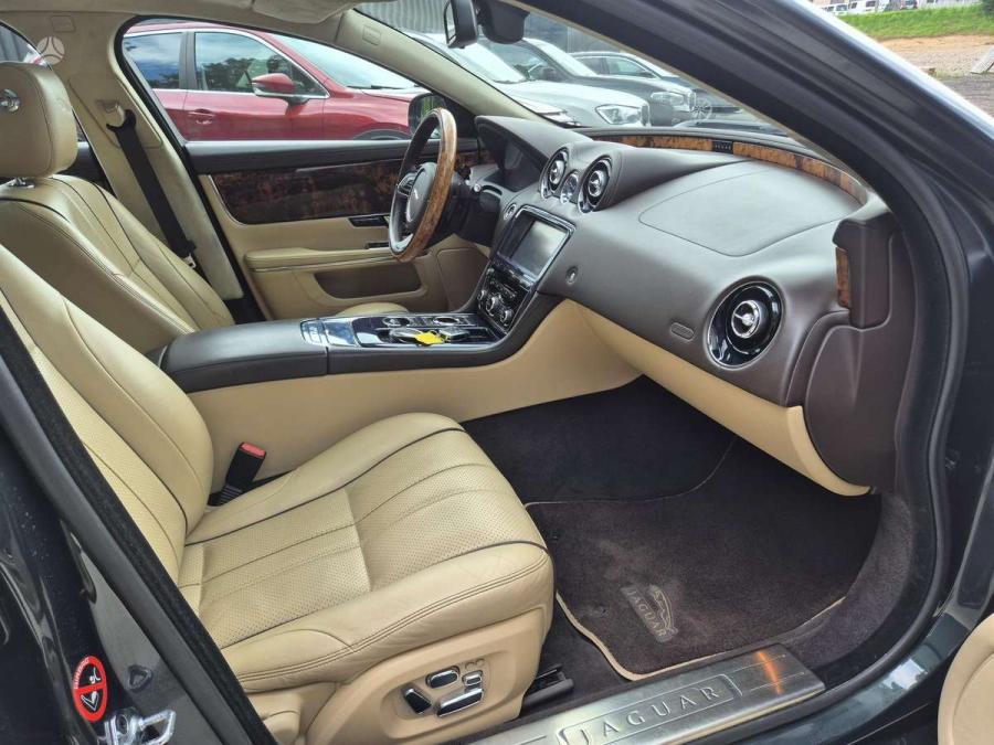 Zaļš Jaguar XJ 2010 Utena, ar dzinēja tilpumu 2.99 L un nobraukumu 194 tūkst. km par 7990 €, foto 14 vietnē AUTOMOTO.COM.LV