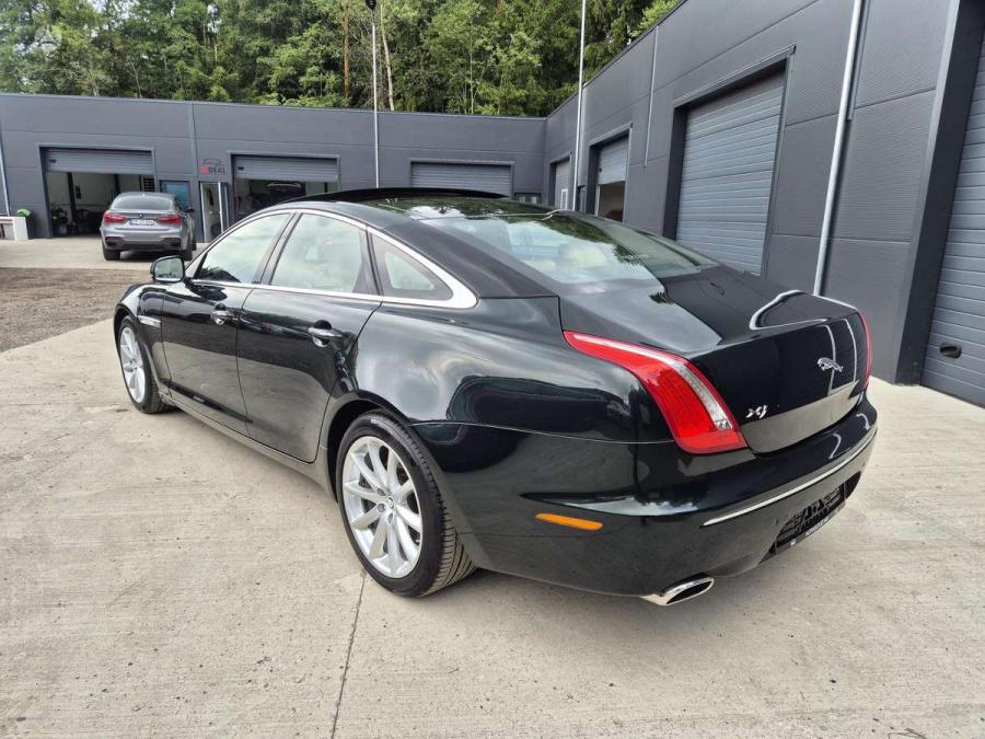 Zaļš Jaguar XJ 2010 Utena, ar dzinēja tilpumu 2.99 L un nobraukumu 194 tūkst. km par 7990 €, foto 27 vietnē AUTOMOTO.COM.LV