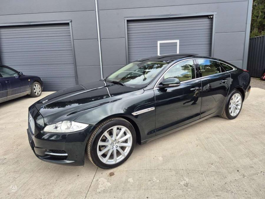 Zaļš Jaguar XJ 2010 Utena, ar dzinēja tilpumu 2.99 L un nobraukumu 194 tūkst. km par 7990 €, foto 29 vietnē AUTOMOTO.COM.LV