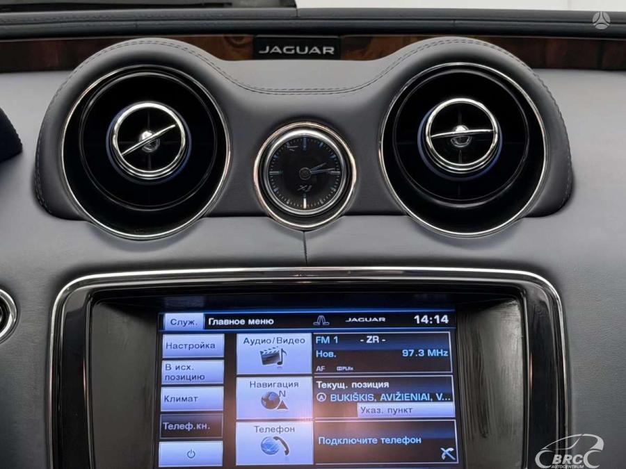 Green Jaguar XJ 2014 in Vilnius, with an engine capacity of 3.00 L and mileage of 153 thousand km for 11900 €, photo 21 on AUTOMOTO.COM.LV