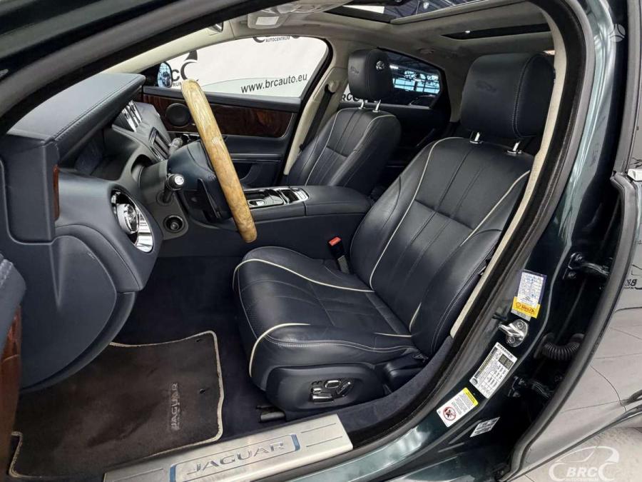 Green Jaguar XJ 2014 in Vilnius, with an engine capacity of 3.00 L and mileage of 153 thousand km for 11900 €, photo 29 on AUTOMOTO.COM.LV