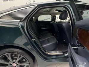 Green Jaguar XJ 2014 in Vilnius, with an engine capacity of 3.00 L and mileage of 153 thousand km for 9900 €, photo 14 on AUTOMOTO.COM.LV