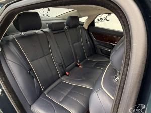 Green Jaguar XJ 2014 in Vilnius, with an engine capacity of 3.00 L and mileage of 153 thousand km for 9900 €, photo 16 on AUTOMOTO.COM.LV