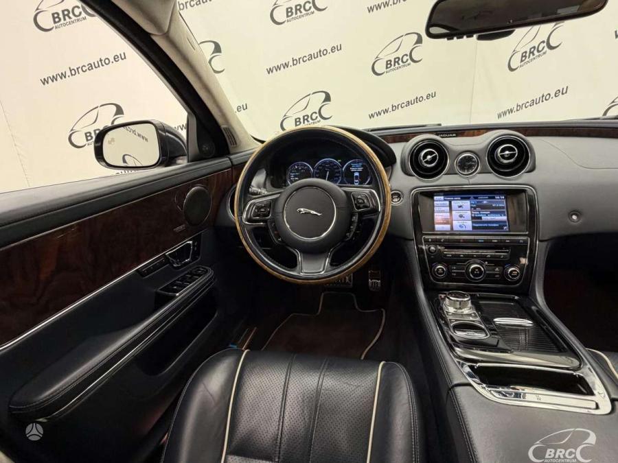 Green Jaguar XJ 2014 in Vilnius, with an engine capacity of 3.00 L and mileage of 153 thousand km for 9900 €, photo 19 on AUTOMOTO.COM.LV
