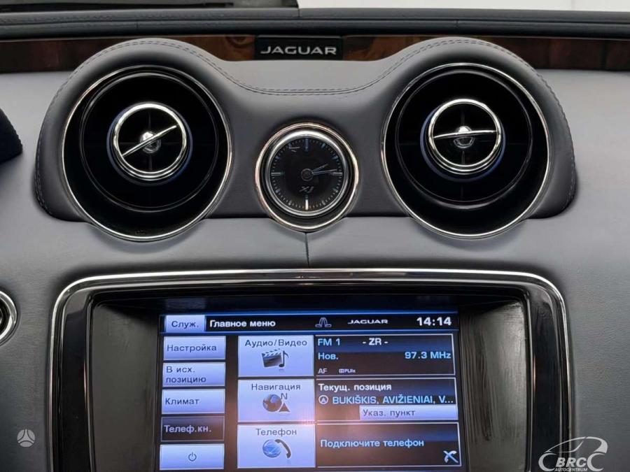 Green Jaguar XJ 2014 in Vilnius, with an engine capacity of 3.00 L and mileage of 153 thousand km for 9900 €, photo 21 on AUTOMOTO.COM.LV