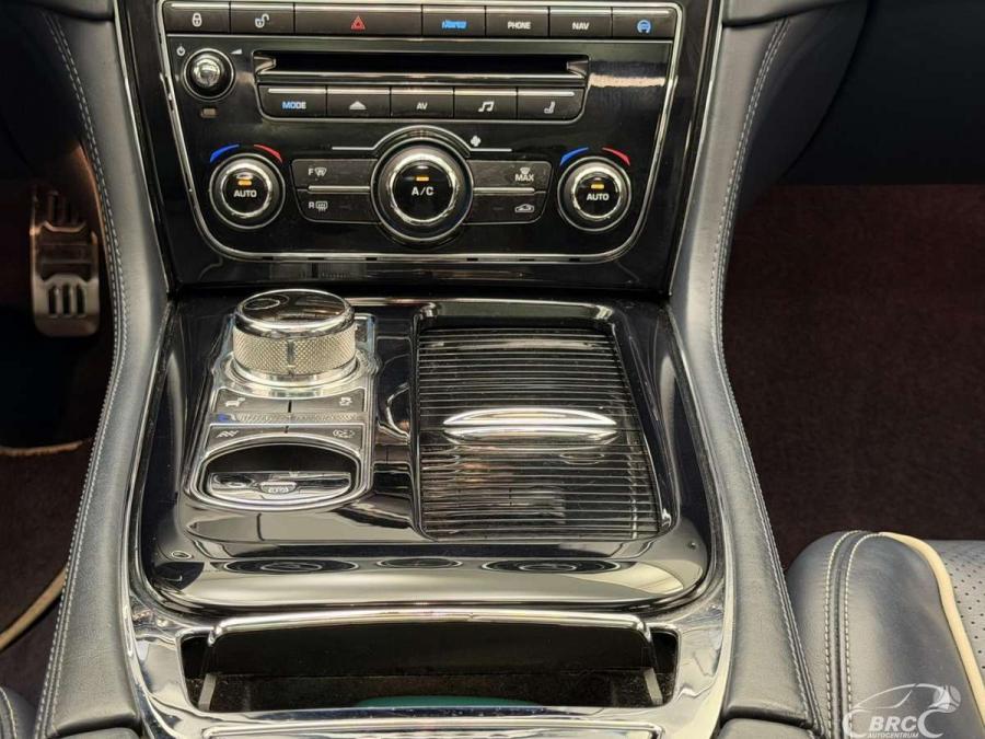 Green Jaguar XJ 2014 in Vilnius, with an engine capacity of 3.00 L and mileage of 153 thousand km for 9900 €, photo 23 on AUTOMOTO.COM.LV