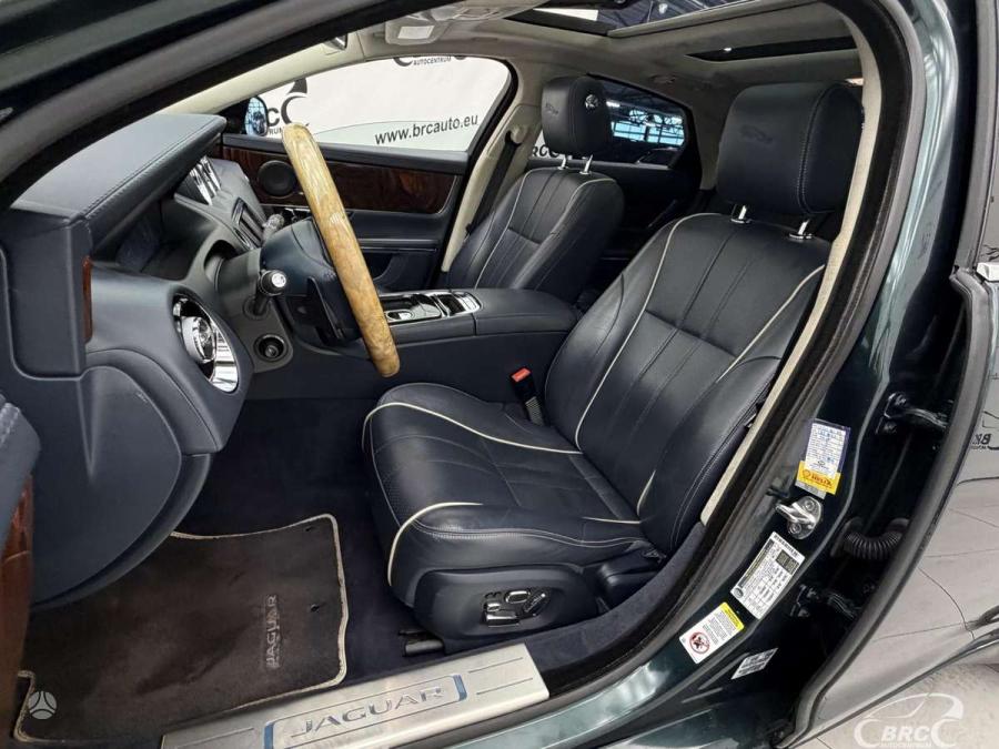 Green Jaguar XJ 2014 in Vilnius, with an engine capacity of 3.00 L and mileage of 153 thousand km for 9900 €, photo 29 on AUTOMOTO.COM.LV