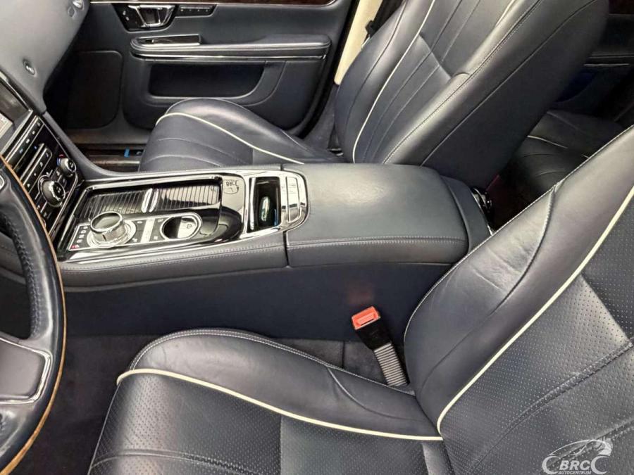 Green Jaguar XJ 2014 in Vilnius, with an engine capacity of 3.00 L and mileage of 153 thousand km for 9900 €, photo 31 on AUTOMOTO.COM.LV