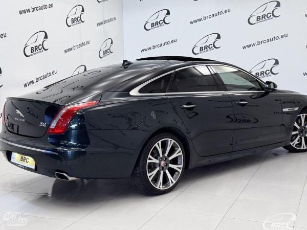 Zaļš Jaguar XJ 2015 Avižieniai, ar dzinēja tilpumu 3.00 L un nobraukumu 111 tūkst. km par 17900 €, foto 2 vietnē AUTOMOTO.COM.LV